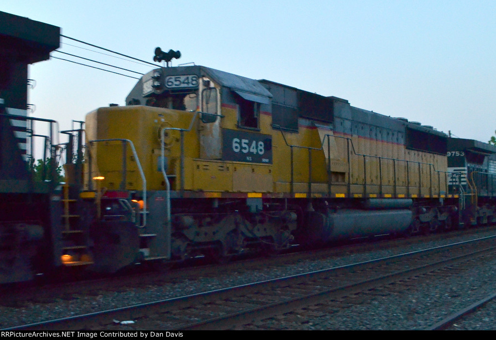 NS SD60 6548 trails on 11K